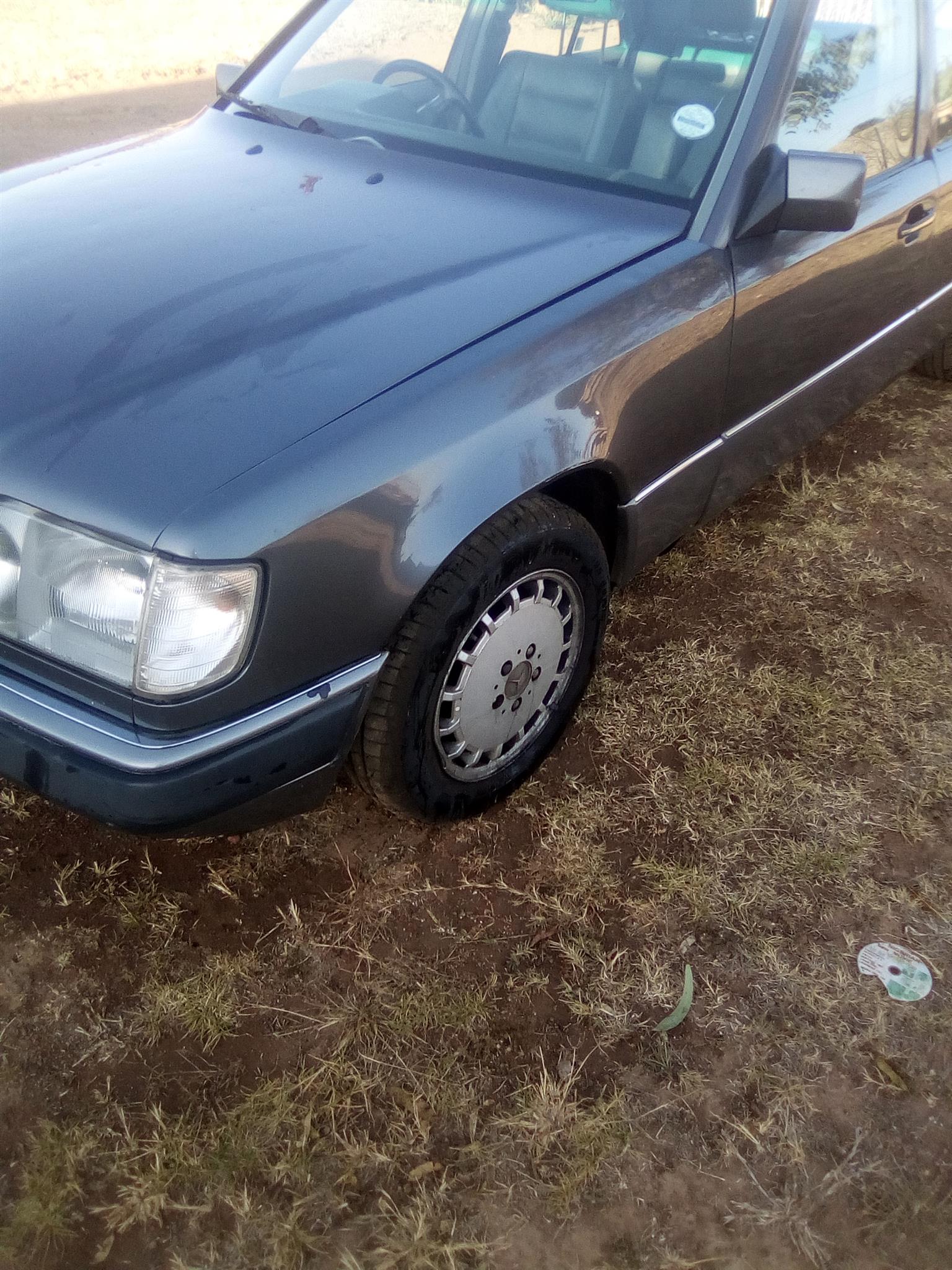 M benz sedan E320 W124 straight 6 engine. Grey leather interior. | Junk ...