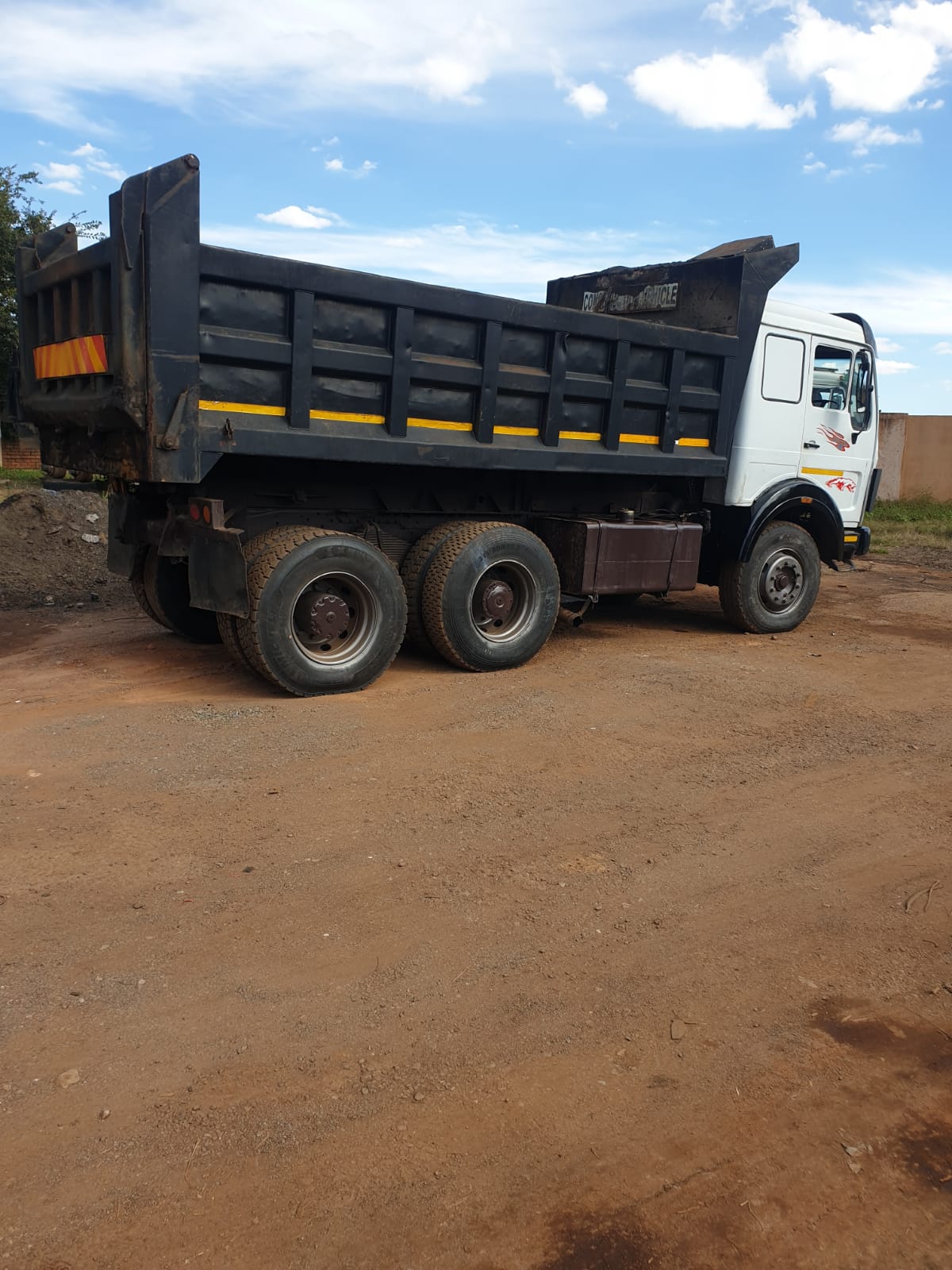 MERCEDES BENZ 10 CUBE TIPPER ON SPECIAL | Junk Mail