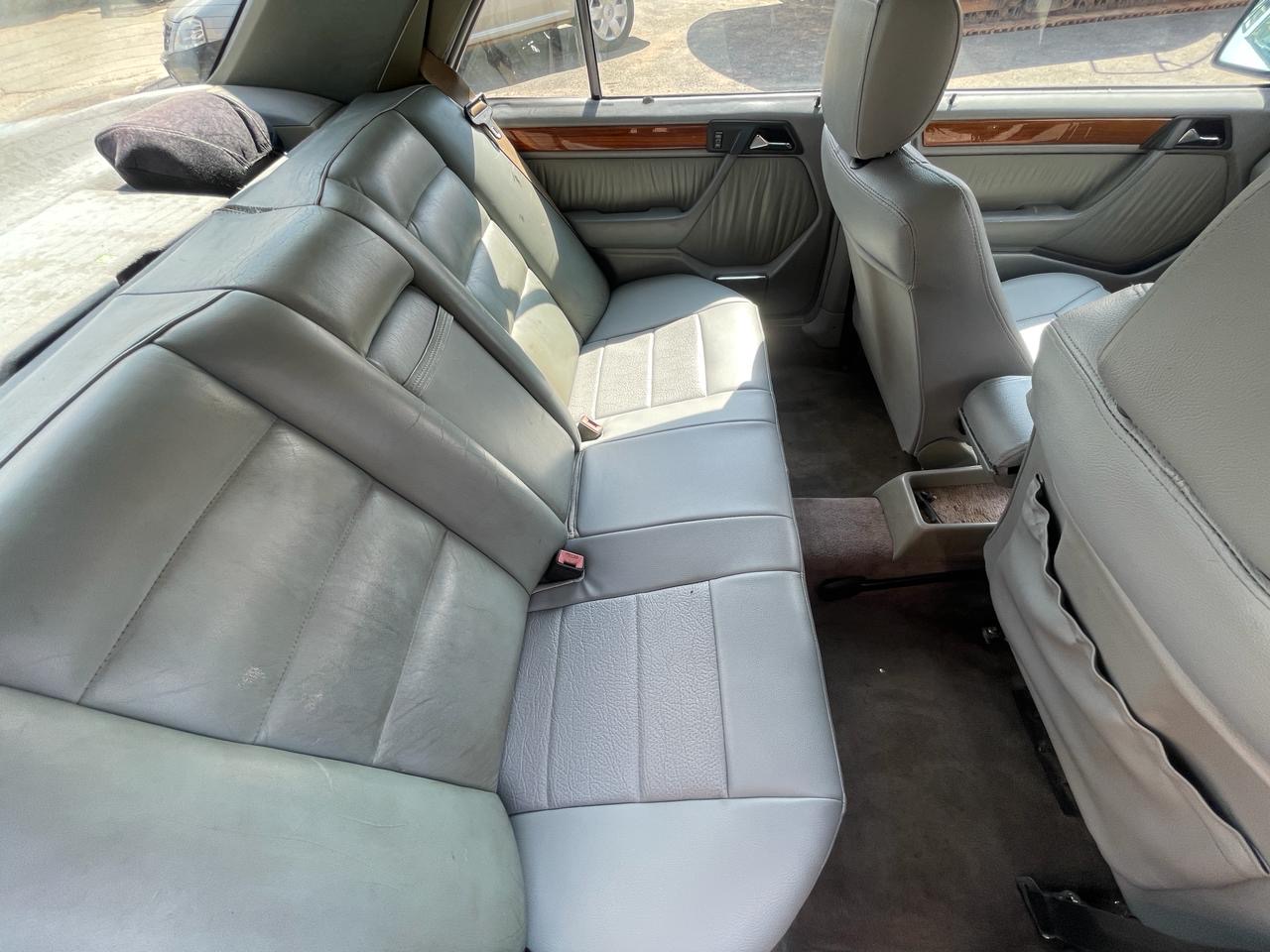 Mercedes 230E Manual W124 | Junk Mail Marketplace
