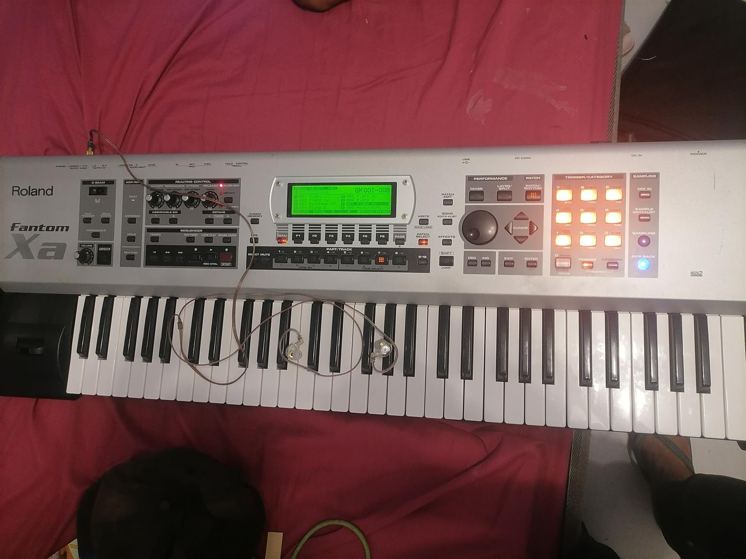 Roland fantom xa 61 keys keys synthesizer keyboard.. Very well looked ...