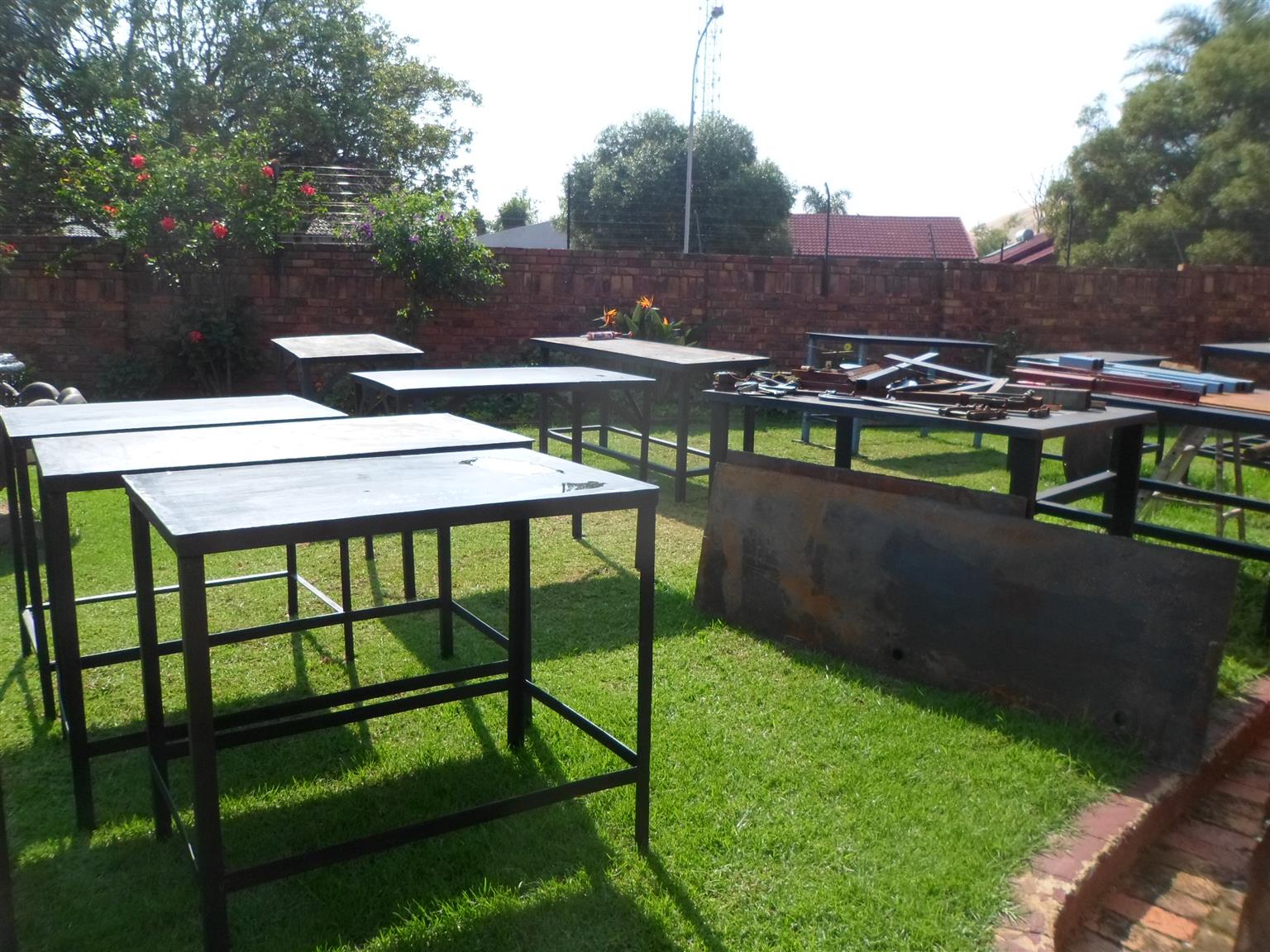 Tables, Work Benches & Vices diff sizes to choose from. | Junk Mail ...