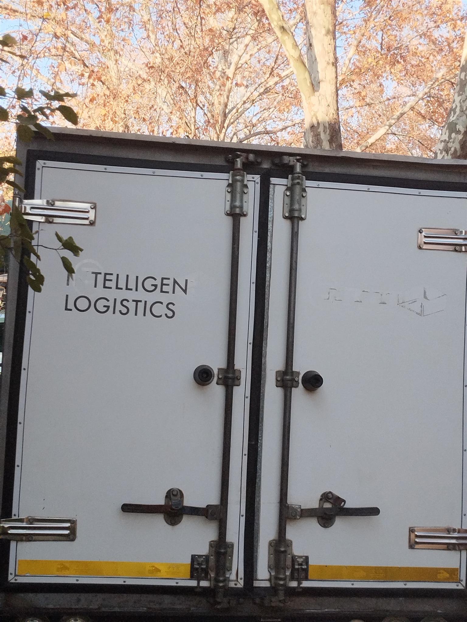 Refrigerated freezer box with complete transfrig set | Junk Mail ...