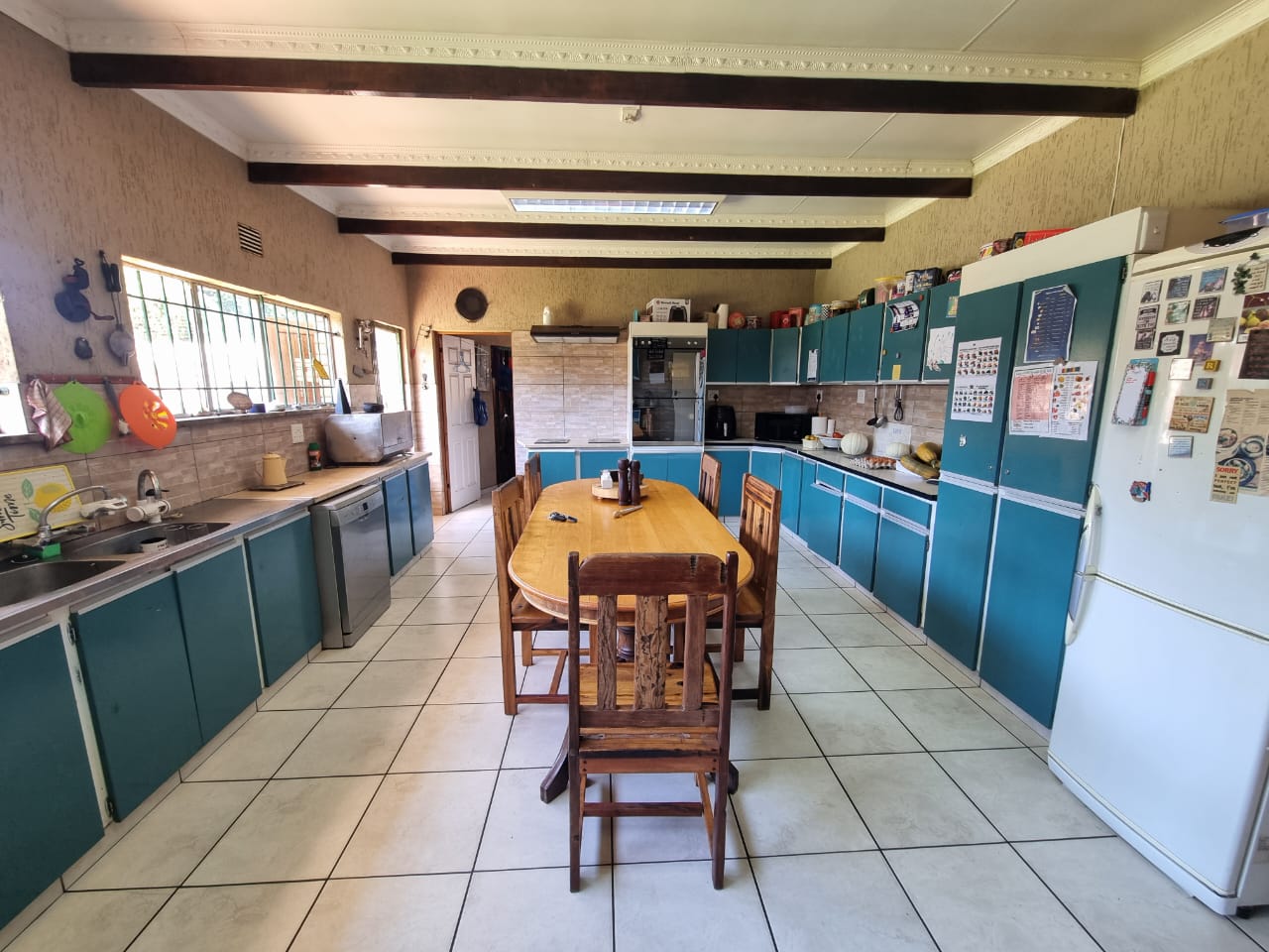 Voluminous, high ceilinged entertainers home! | Junk Mail Marketplace