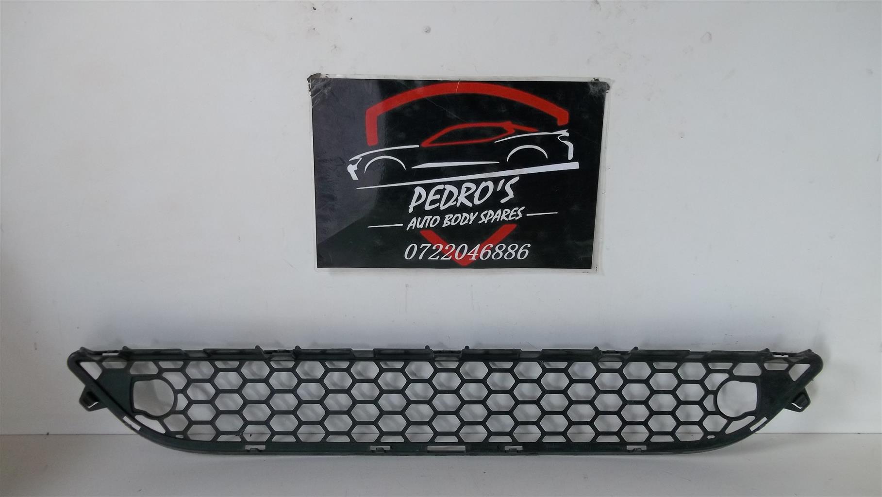 Used Volvo V60 front bumper grille for sale in Gauteng | Auto Mart