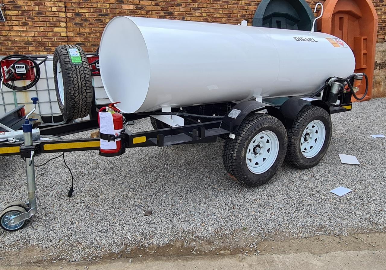 2500 LITER STAINLESS STEEL TRAILER TANKER | Junk Mail Marketplace