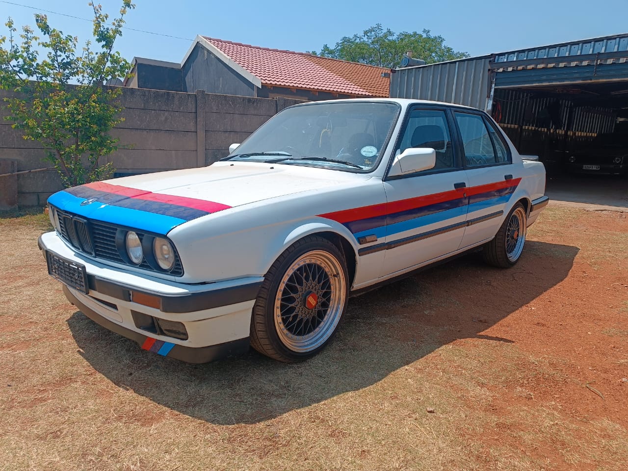 Bmw e30 320i slightly worked | Junk Mail Marketplace