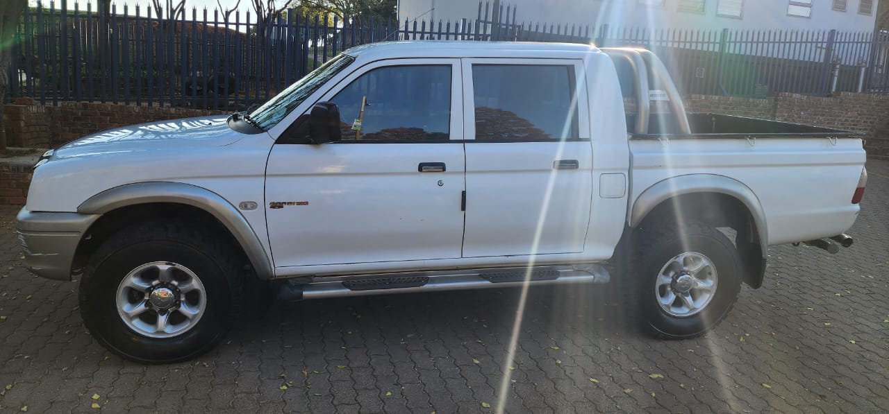 2002 Mitsubishi Colt 3000 V6 4x4 MANUAL double cab | Junk Mail