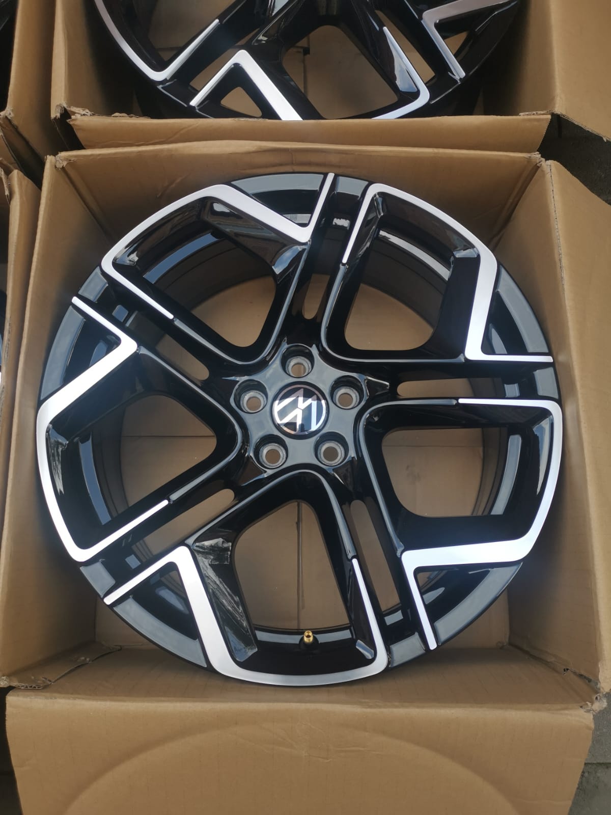 18inch VW T-Cross original NEW mags set R9000.(5x100 PCD)OFFset 7j ET39 ...