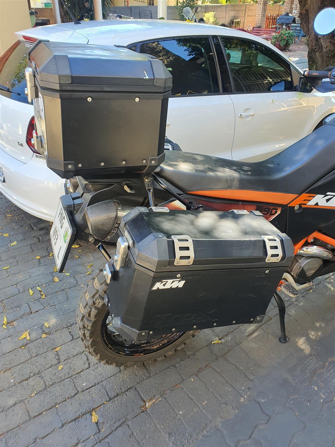 KTM 990/950 Adventure Top box and Panniers Boxes | Junk Mail