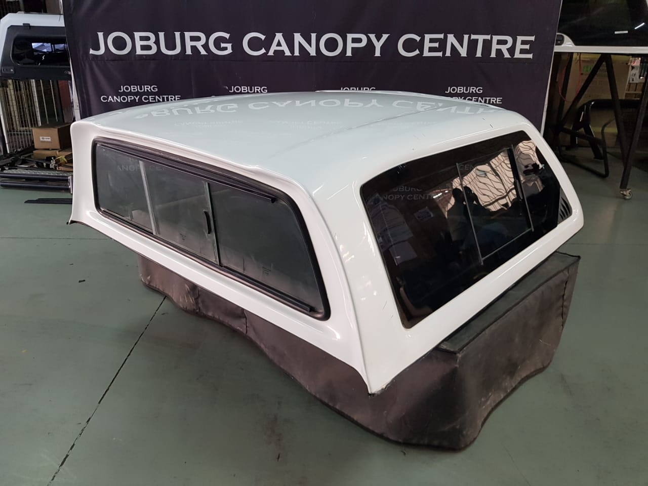 [3236] TOYOTA HILUX BEEKMAN EXECUTIVE CANOPY | Junk Mail