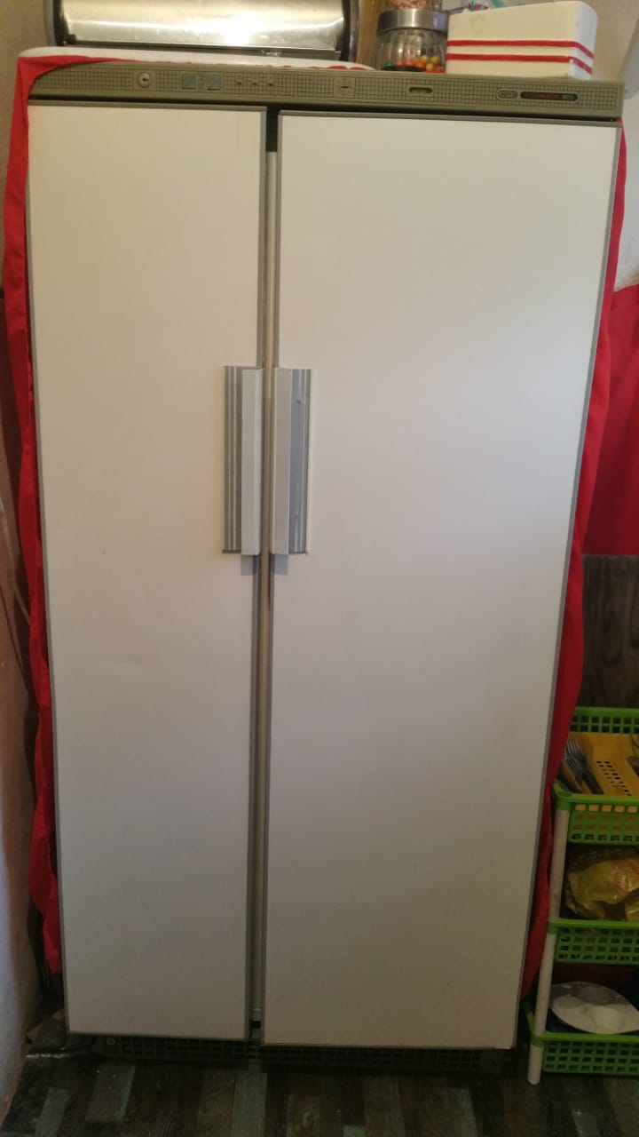 Defy kitchenmaster 410lt side-by-side fridge/freezer combo | Junk Mail ...