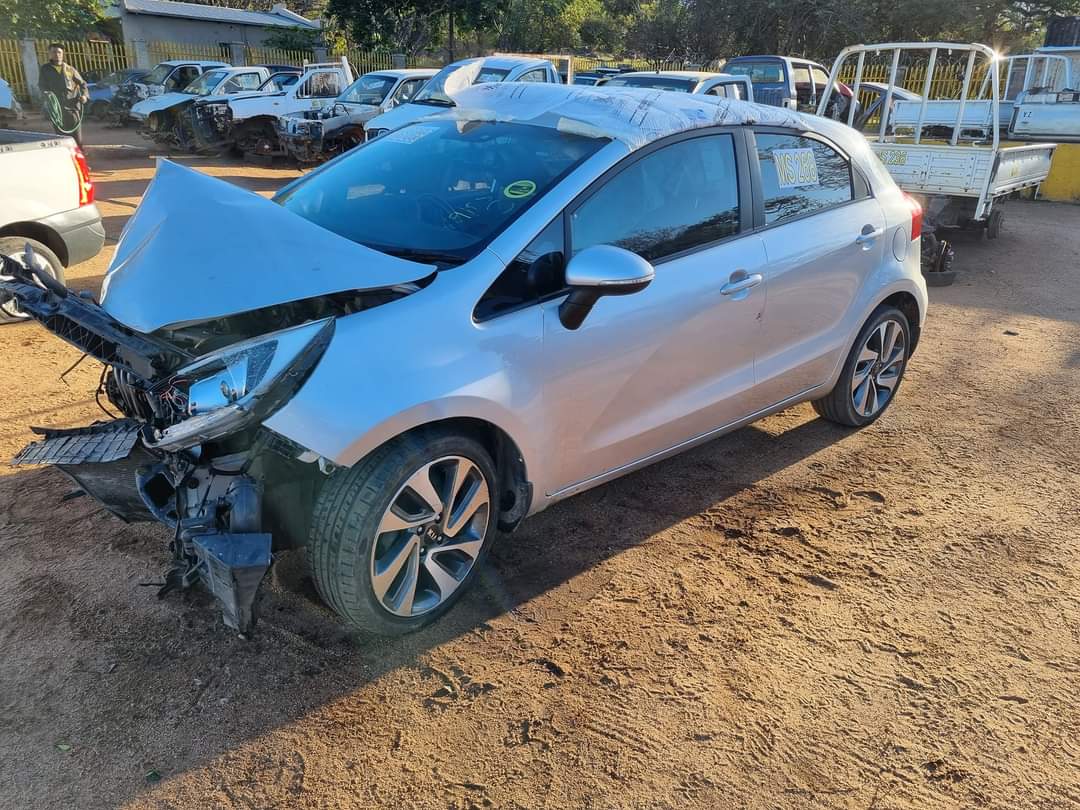 KIA RIO STRIPPING FOR SPARES | Junk Mail Marketplace