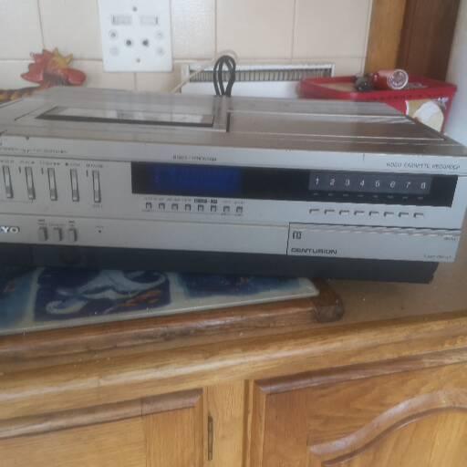 Vintage 1983 Sanyo Betacord Video Casette recorder | Junk Mail