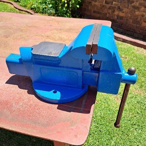 150mm Bench Vise with Pipe Jaws | Junk Mail Marketplace
