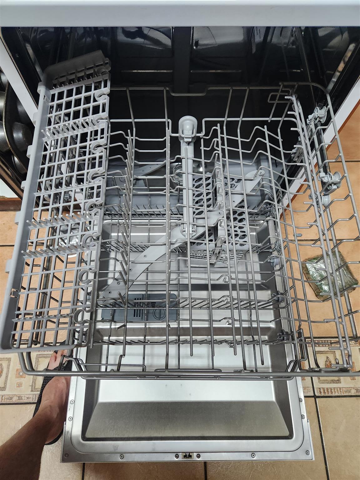 Midea dishwasher, 4 months old, like brand new | Junk Mail Marketplace