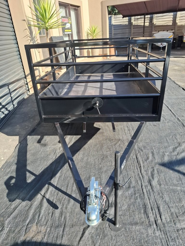 2.4 M x 1.3 M UTI Trailer | Junk Mail Marketplace