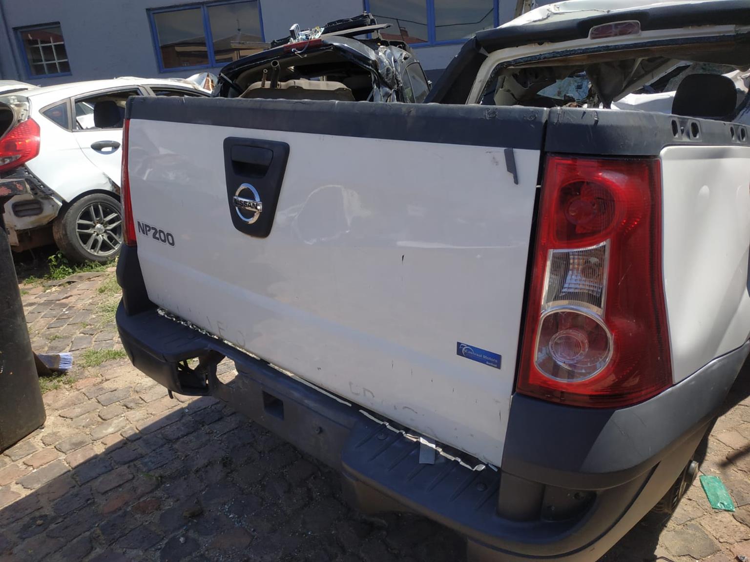 Nissan np200 np 200 complete tailgate / tail light | Junk Mail Marketplace