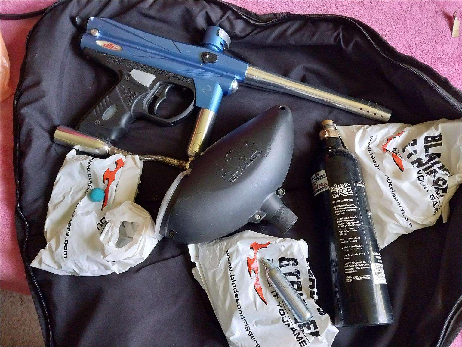 Piranha Gti paintball gun and accessories | Junk Mail
