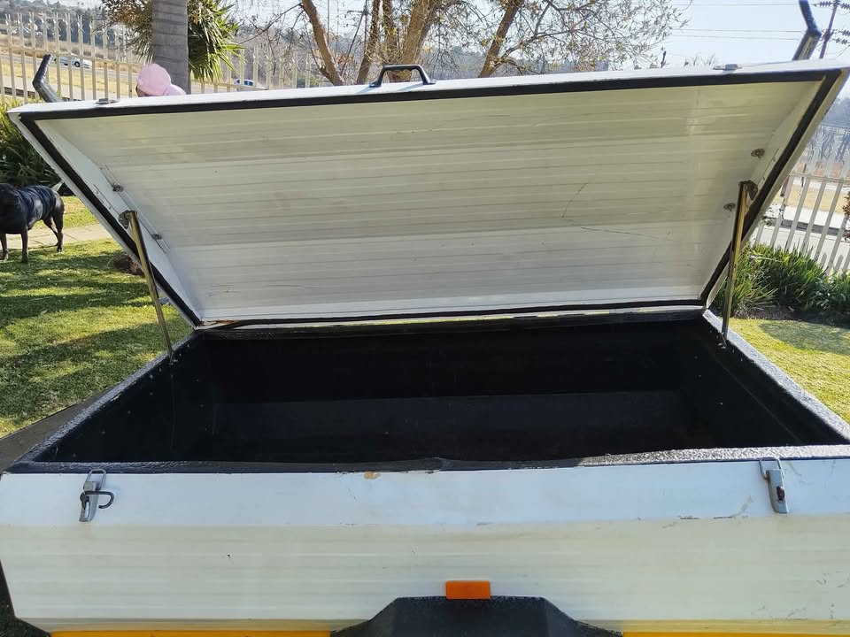 Venter Trailer. 6ft. Rubberized | Junk Mail Marketplace