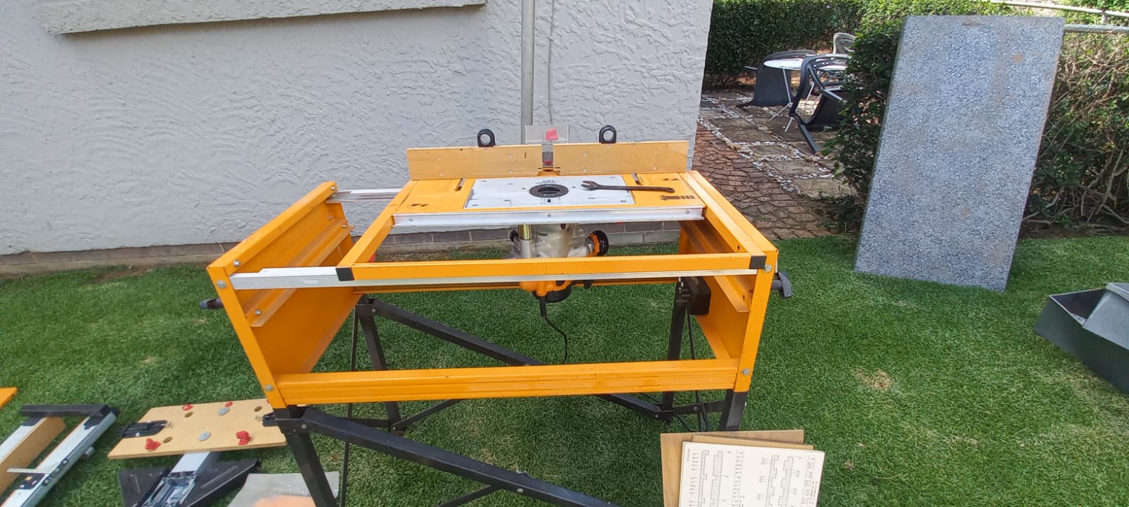 Triton Router table with the Router plus bits and Incra dove tale jigs ...