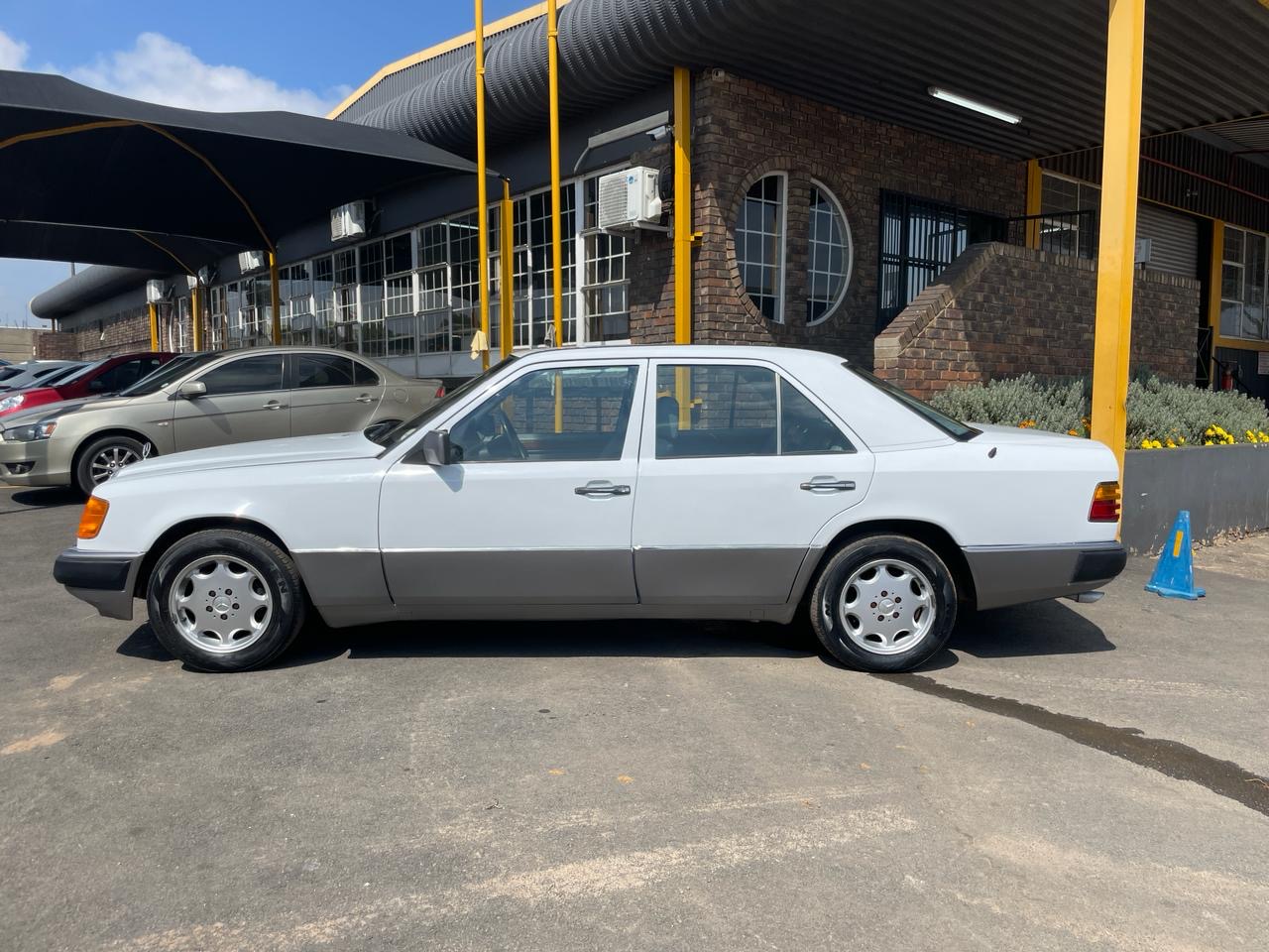 Mercedes 230E Manual W124 | Junk Mail Marketplace