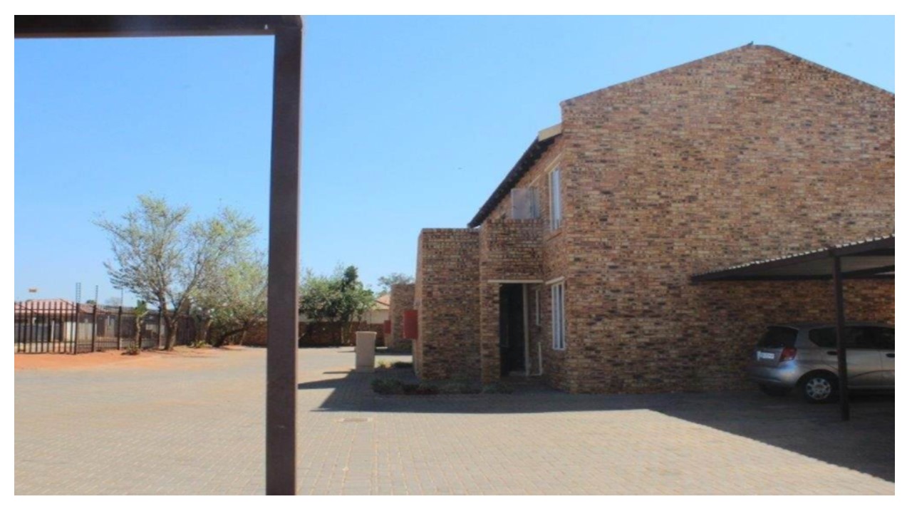 2 Bedroom Apartment in lovely complex in Clarina | Junk Mail