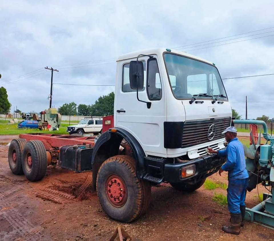 Mercedes-Benz 2724 truck | Junk Mail Marketplace