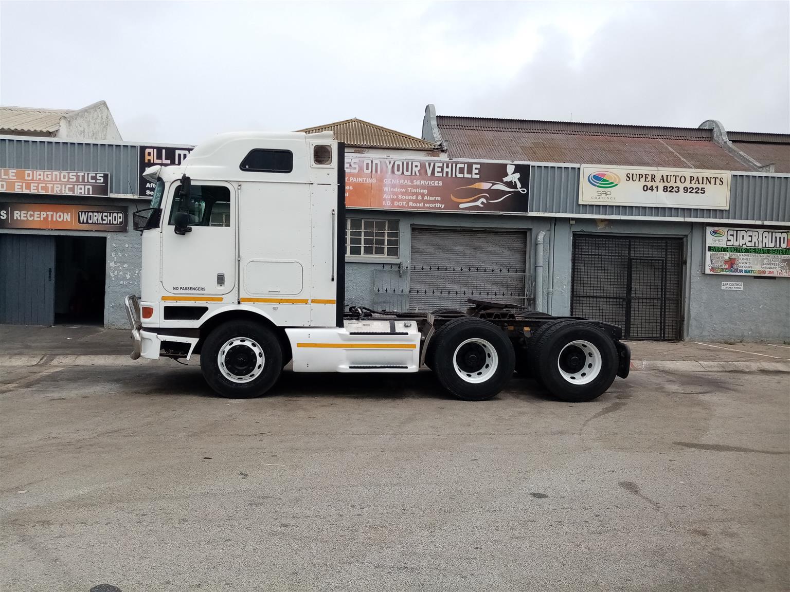 INTERNATIONAL 9800i DOUBLE DIFF TRUCK HORSE | Junk Mail Marketplace