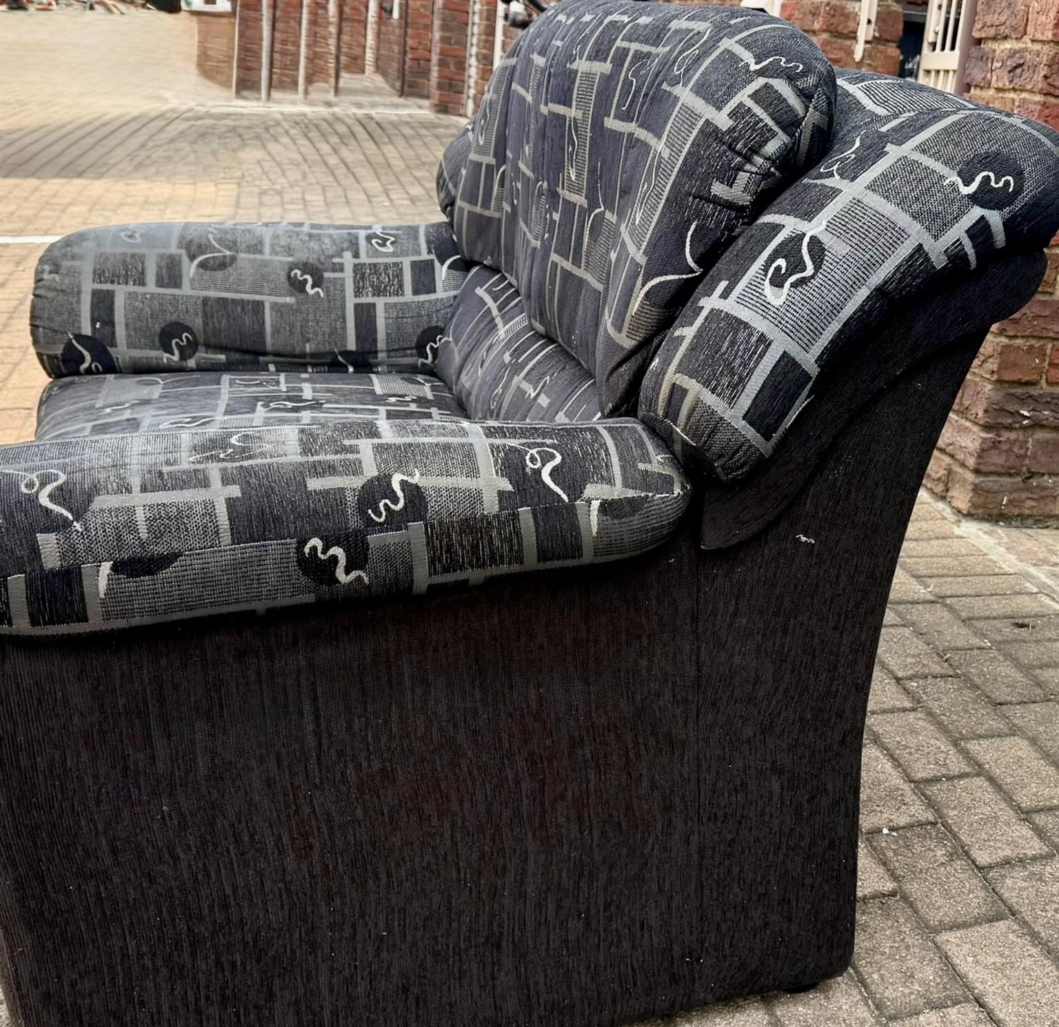 Lounge suite,3 Piece.5 Seater.Very comfortable and in a good condition ...