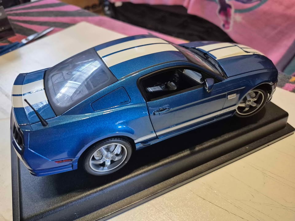 2011 Ford Shelby GT350, 1:18 scale die-cast model | Junk Mail Marketplace