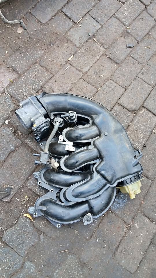 Used Lexus IS250 intake Manifold With Throttle Body for sale in Gauteng ...