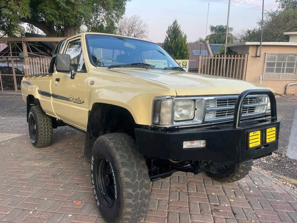1995 Toyota Hilux 2.4D Single cab 4x4 bakkie | Junk Mail Marketplace
