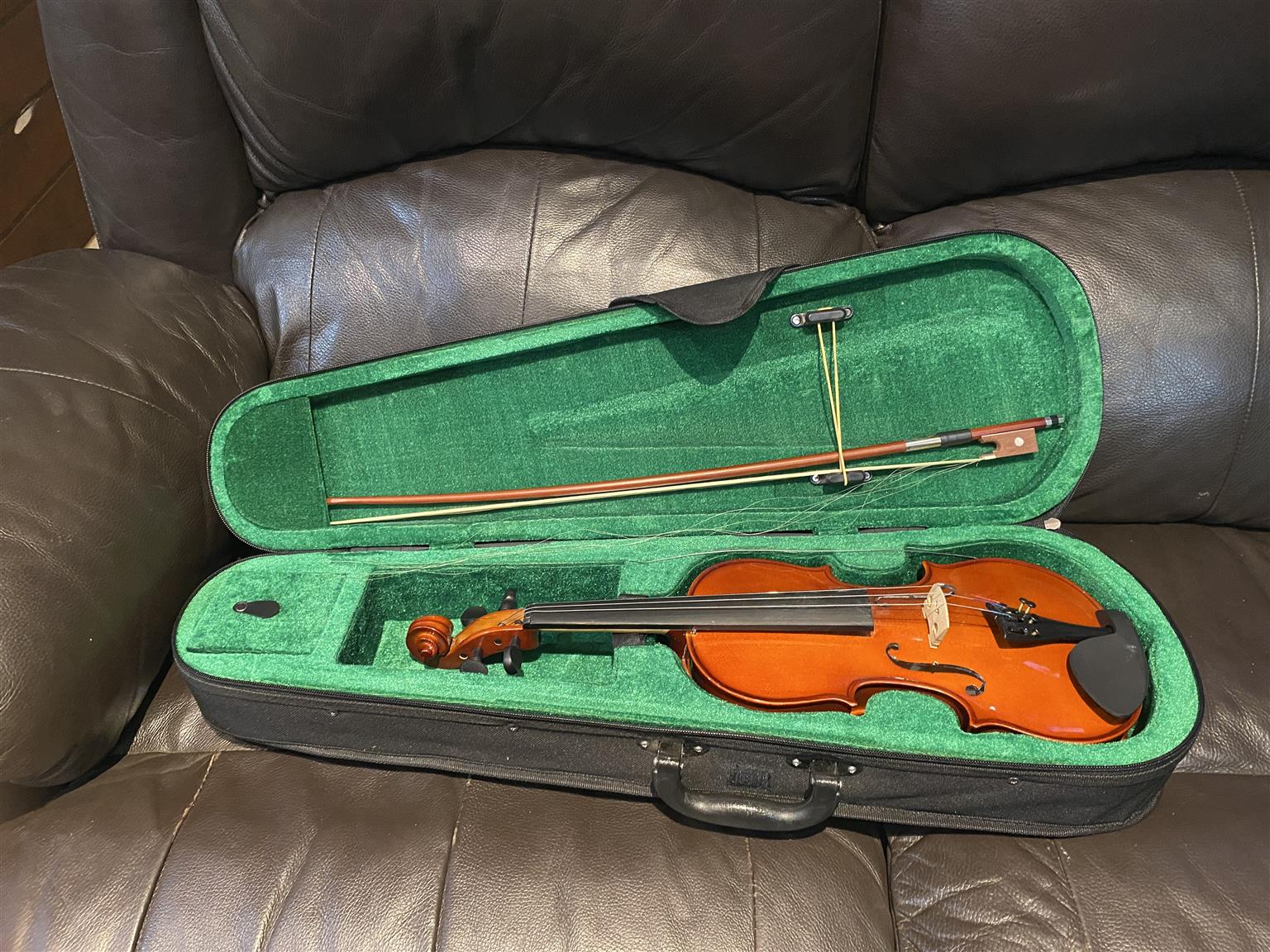 Valencia Violin | Junk Mail Marketplace