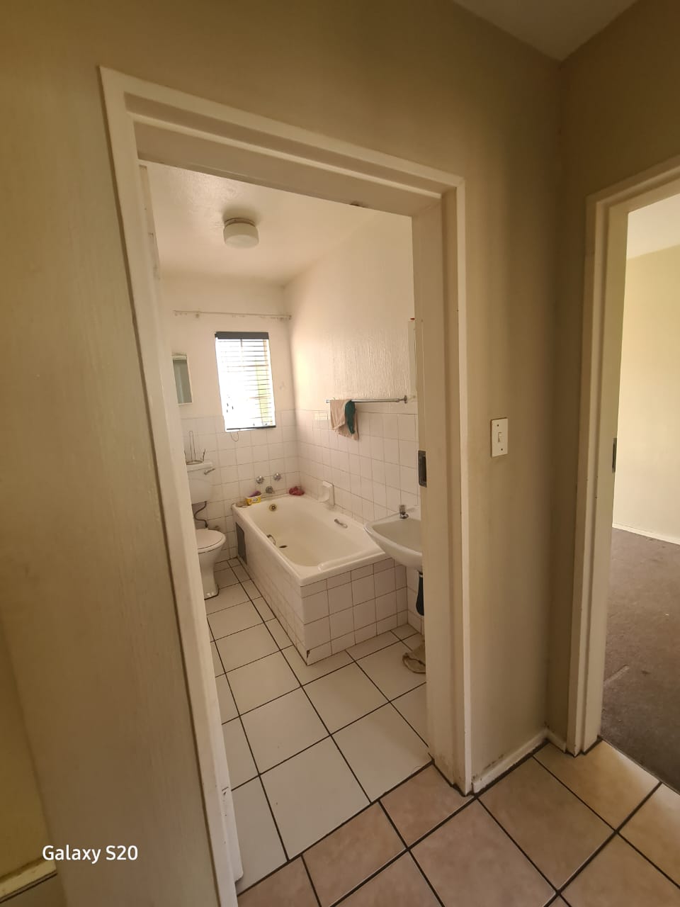 1 room to rent in a 3 bedroom commune apartment, in Pretoria East ...