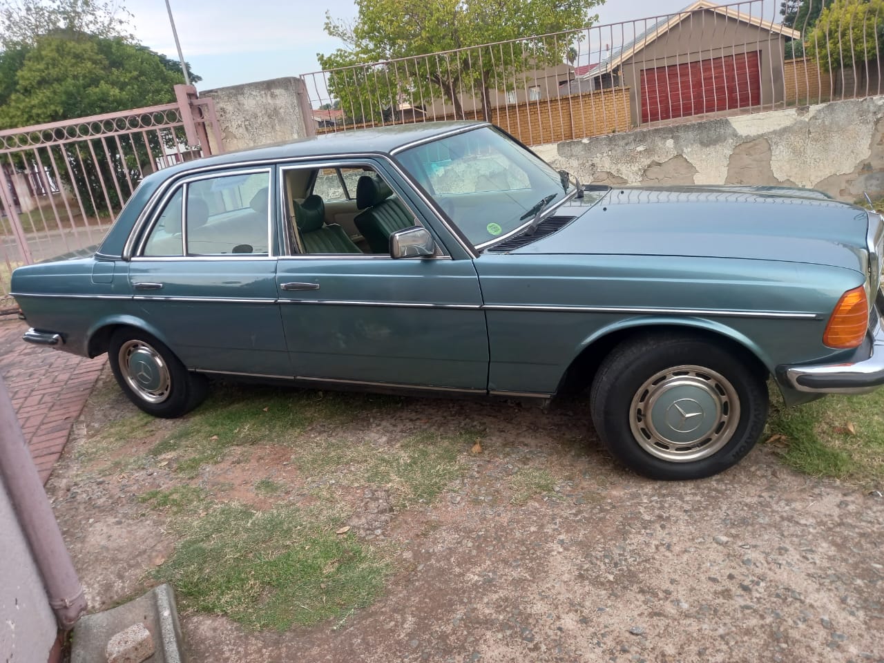 1985 Mercedes Benz 230E w123 automatic | Junk Mail Marketplace