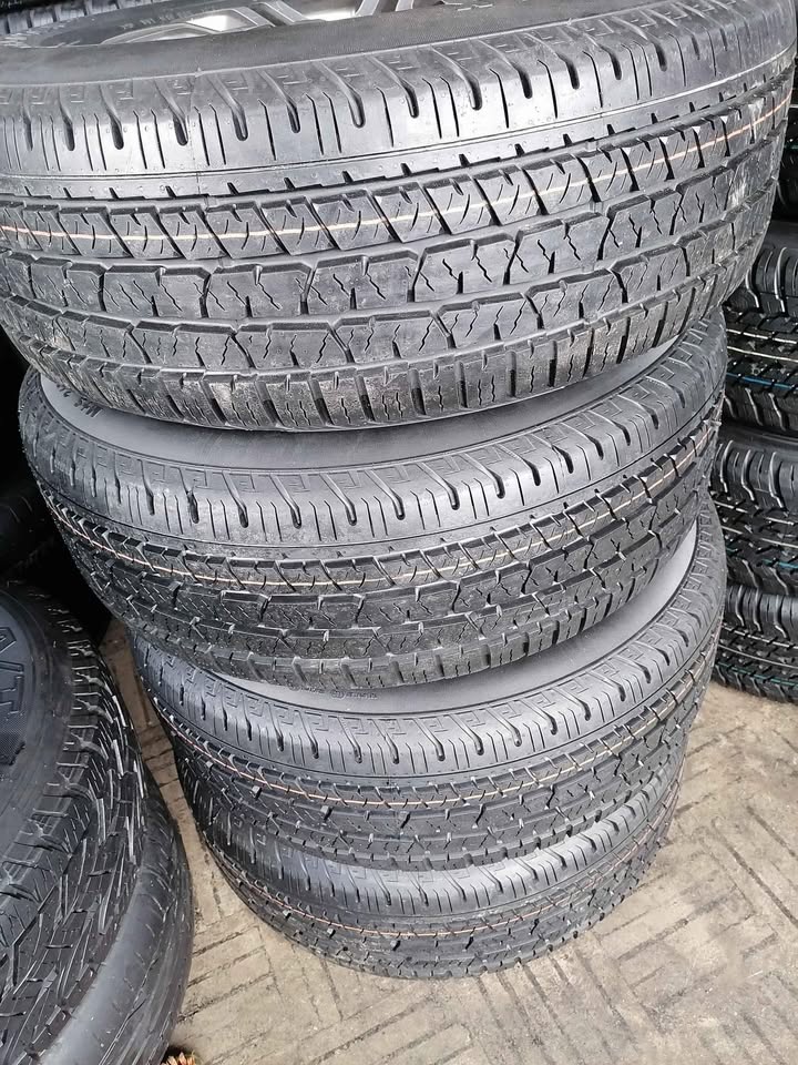 Used Ford Ranger Wildtrack 18" set of rims and tyres with caps for sale ...