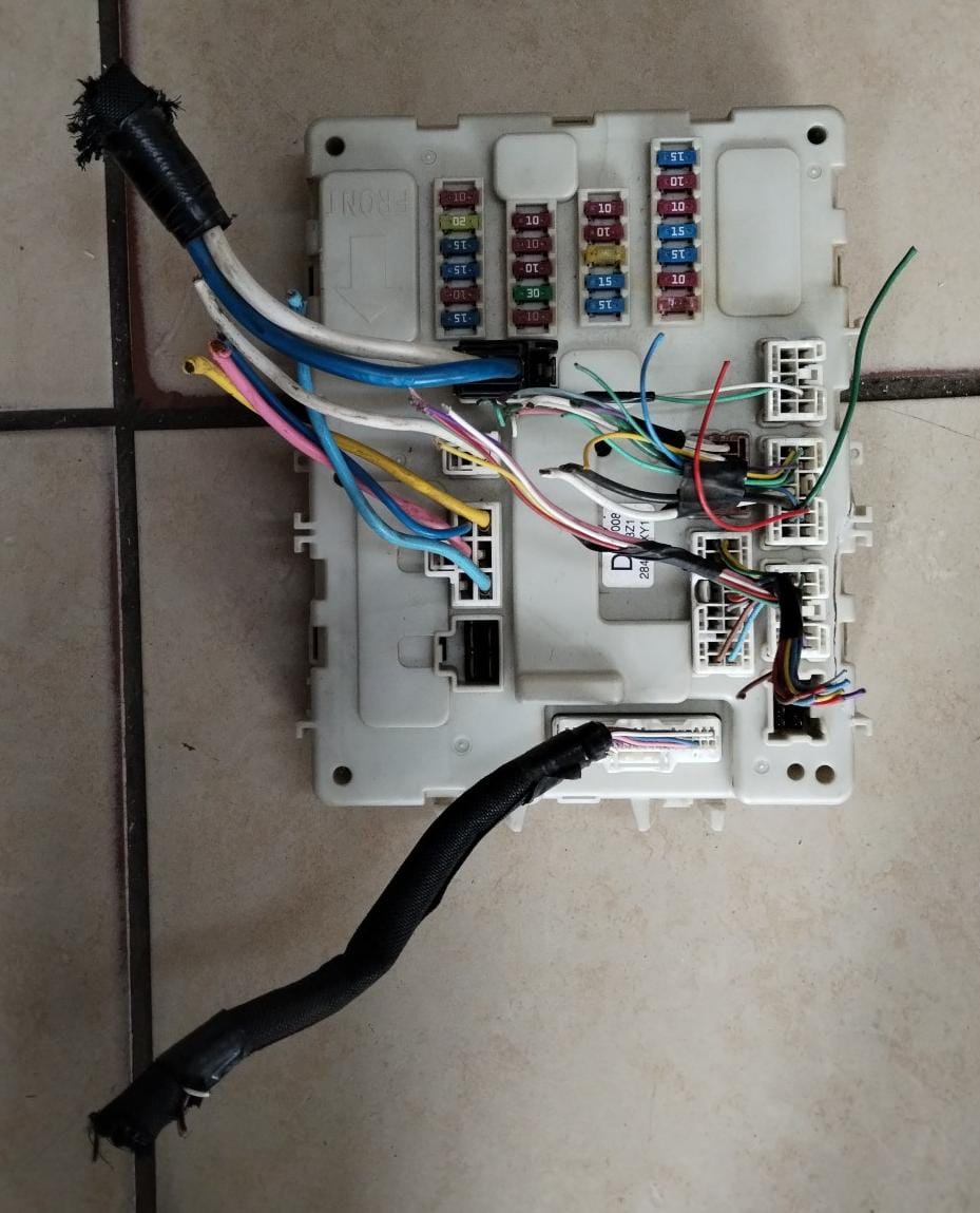 Nissan NV350 Impendulo Fuse Box | Junk Mail Marketplace