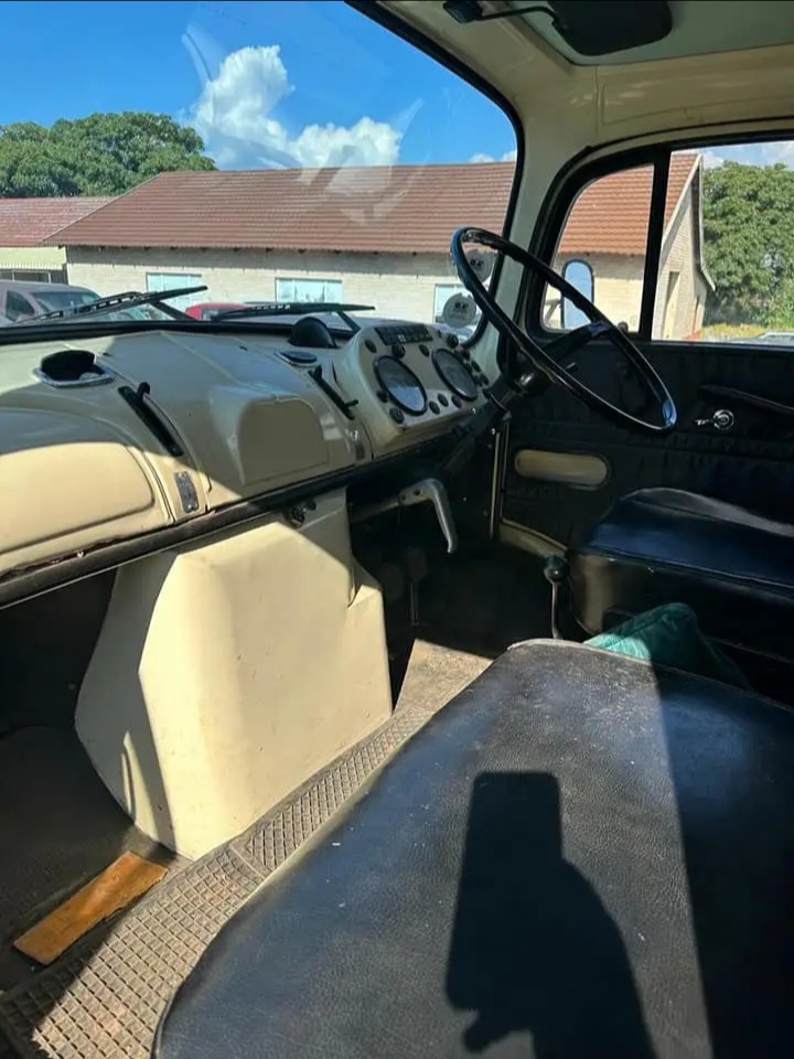 1990 Mecerdes Benz 1113 Bull Nose Cattle Rail Truck | Junk Mail