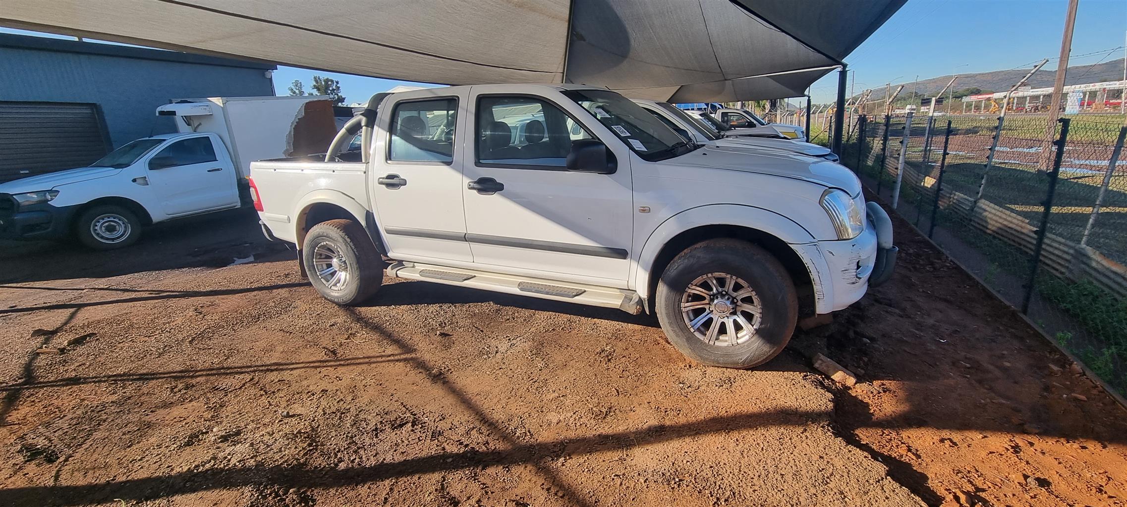 For sale-ACCIDENT DAMAGE 2005 isuzu kb250 D/C | Junk Mail