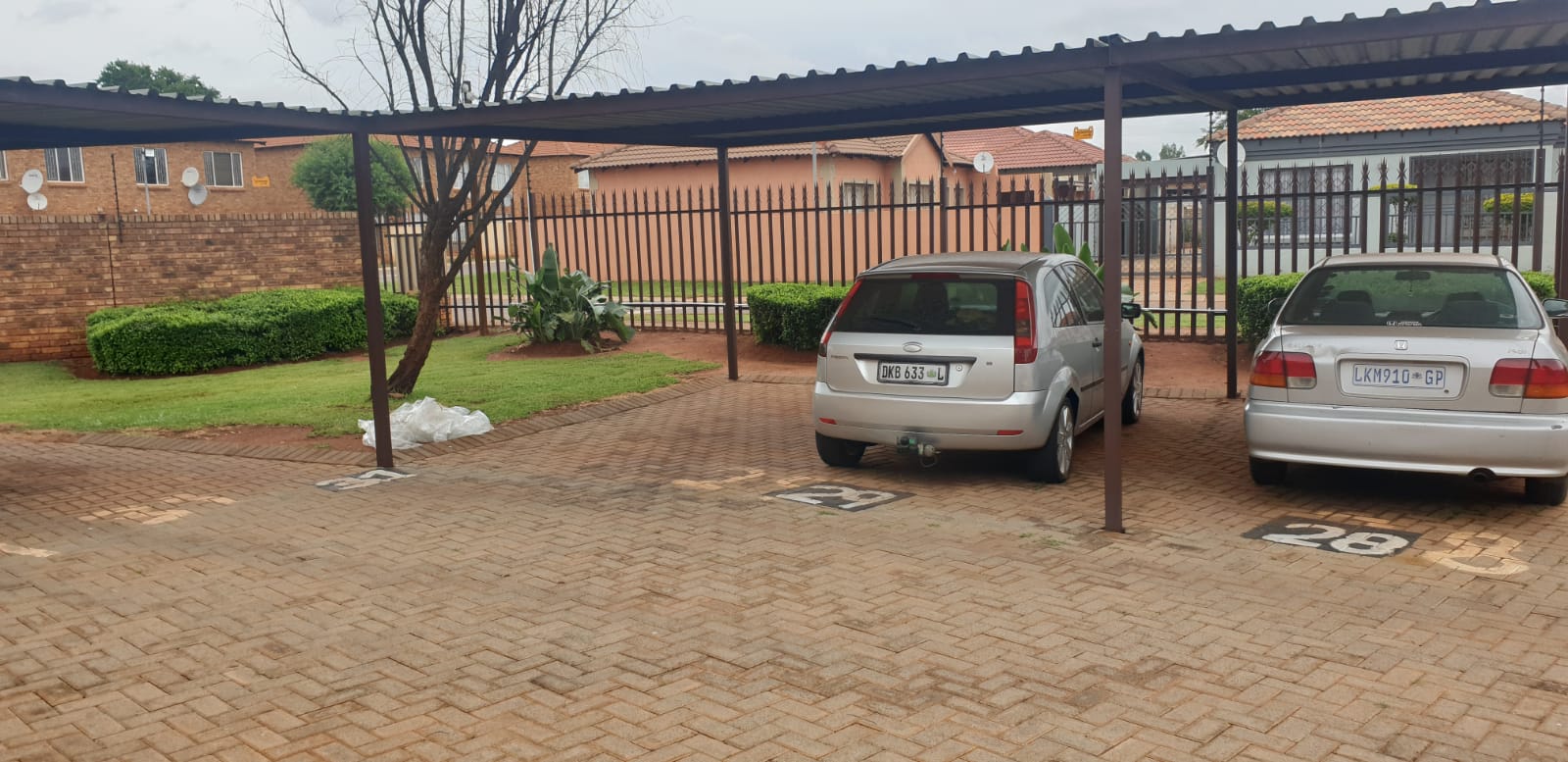 2 Bedroom Apartment in lovely complex in Clarina | Junk Mail