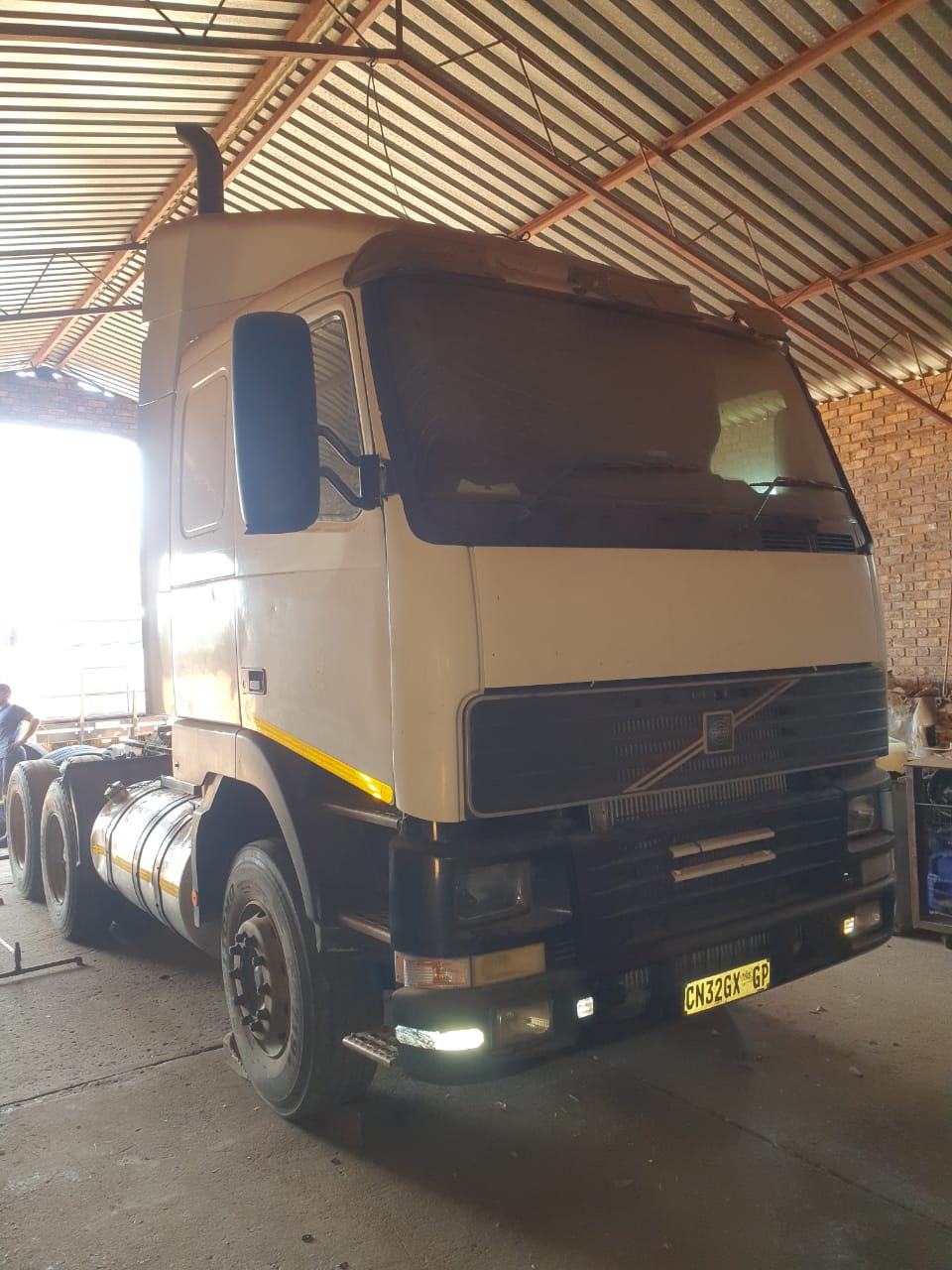 2001 Volvo FH12 460 double diff truck 6x4 Manual. | Junk Mail Marketplace