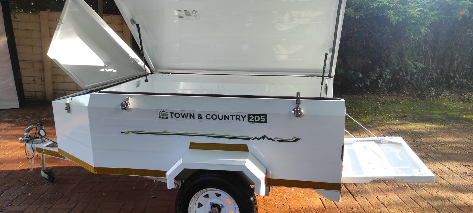 Trailer Camp Master Town and Country 205 | Junk Mail Marketplace