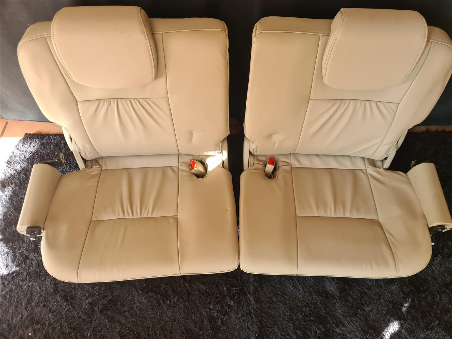 Toyota Fortuner jump seats | Junk Mail