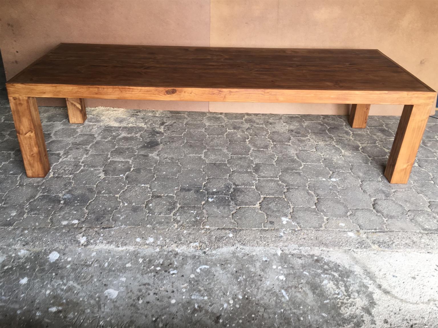 Patio table Chunky Farmhouse series 3000 with pillar legs - Stained ...