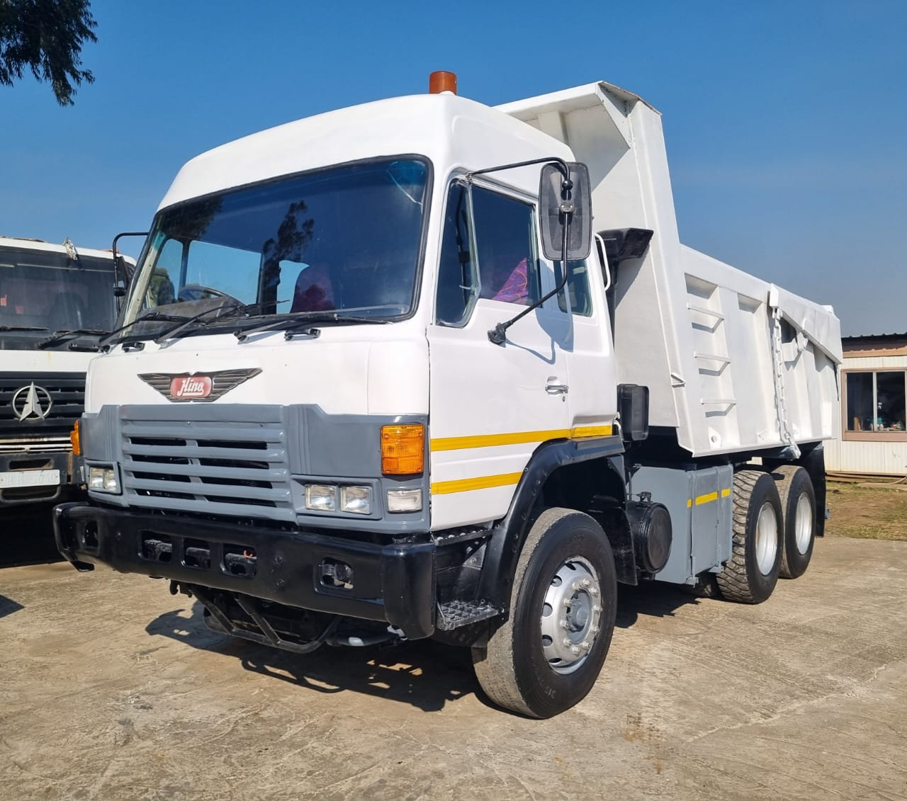1995 TOYOTA HINO SUPER DOLPHIN 10 CUBE TIPPER | Junk Mail