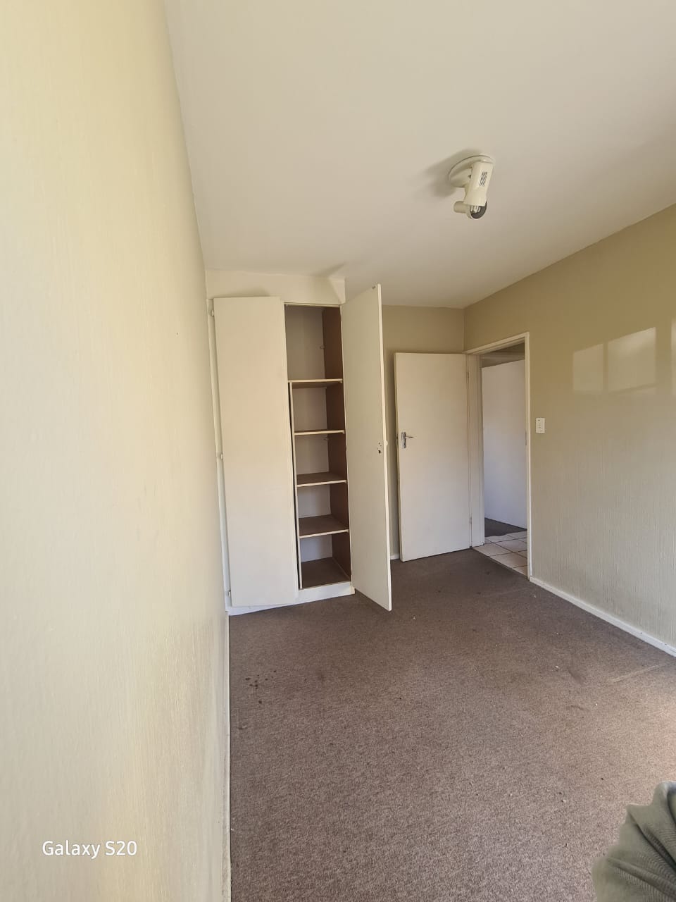 1 room to rent in a 3 bedroom commune apartment, in Pretoria East ...