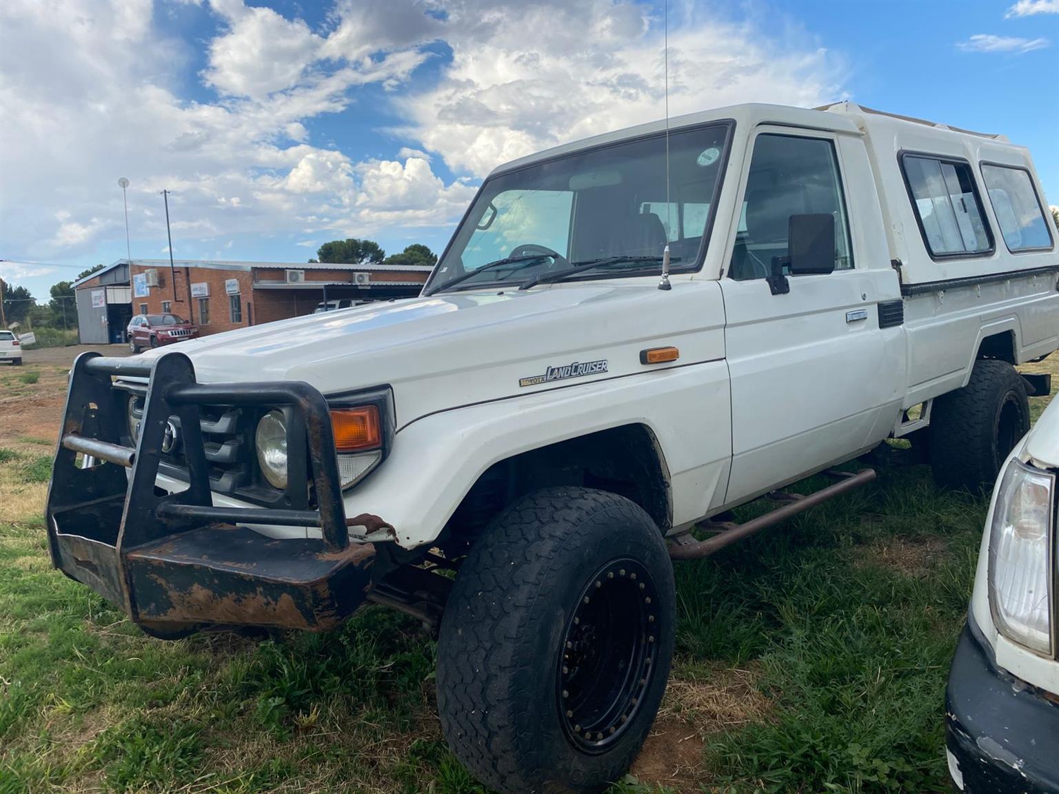 Land Cruiser 79 Series single cab with canopy | Junk Mail Marketplace