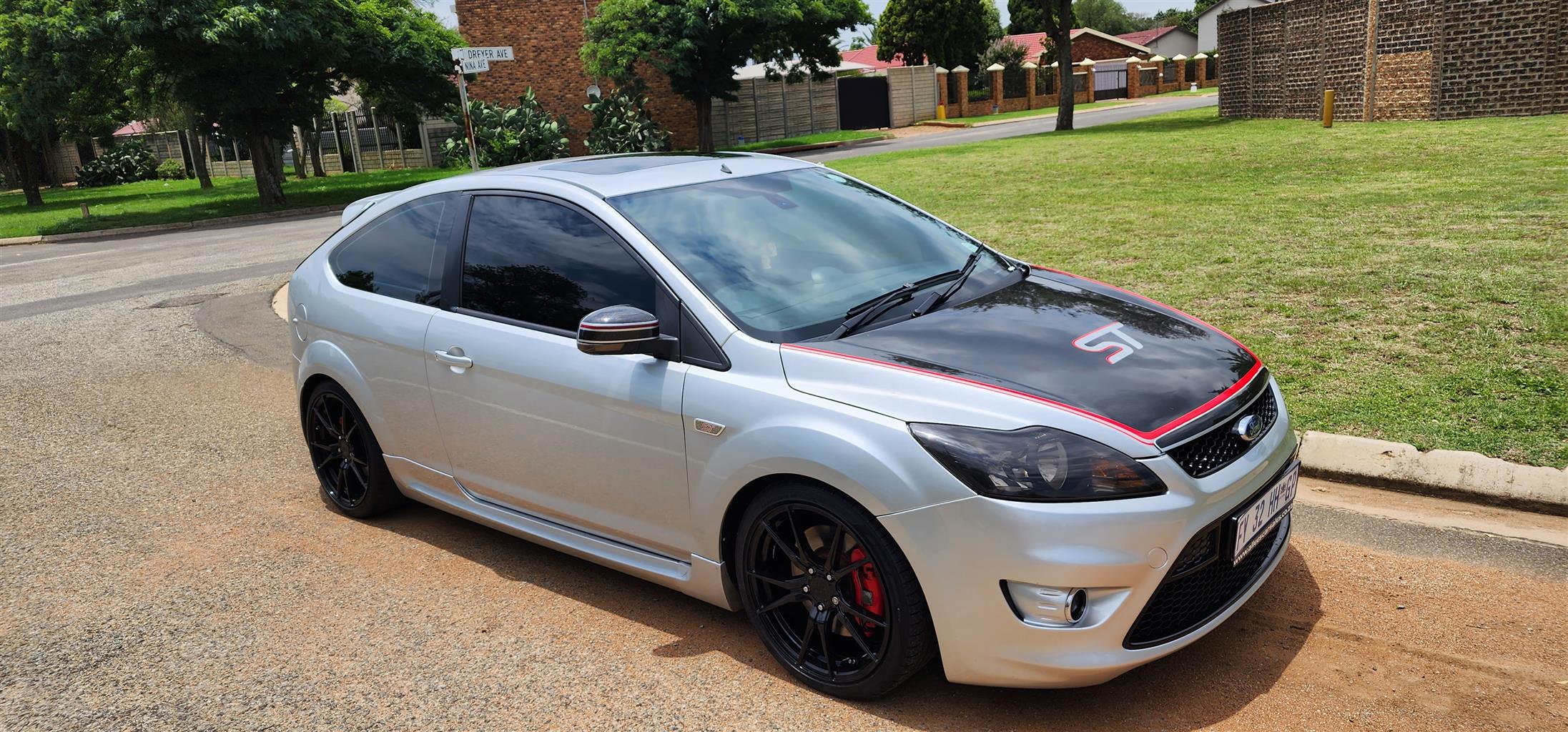 Ford Focus ST 2011 with only 74517km on the clock.FSH with agents ...