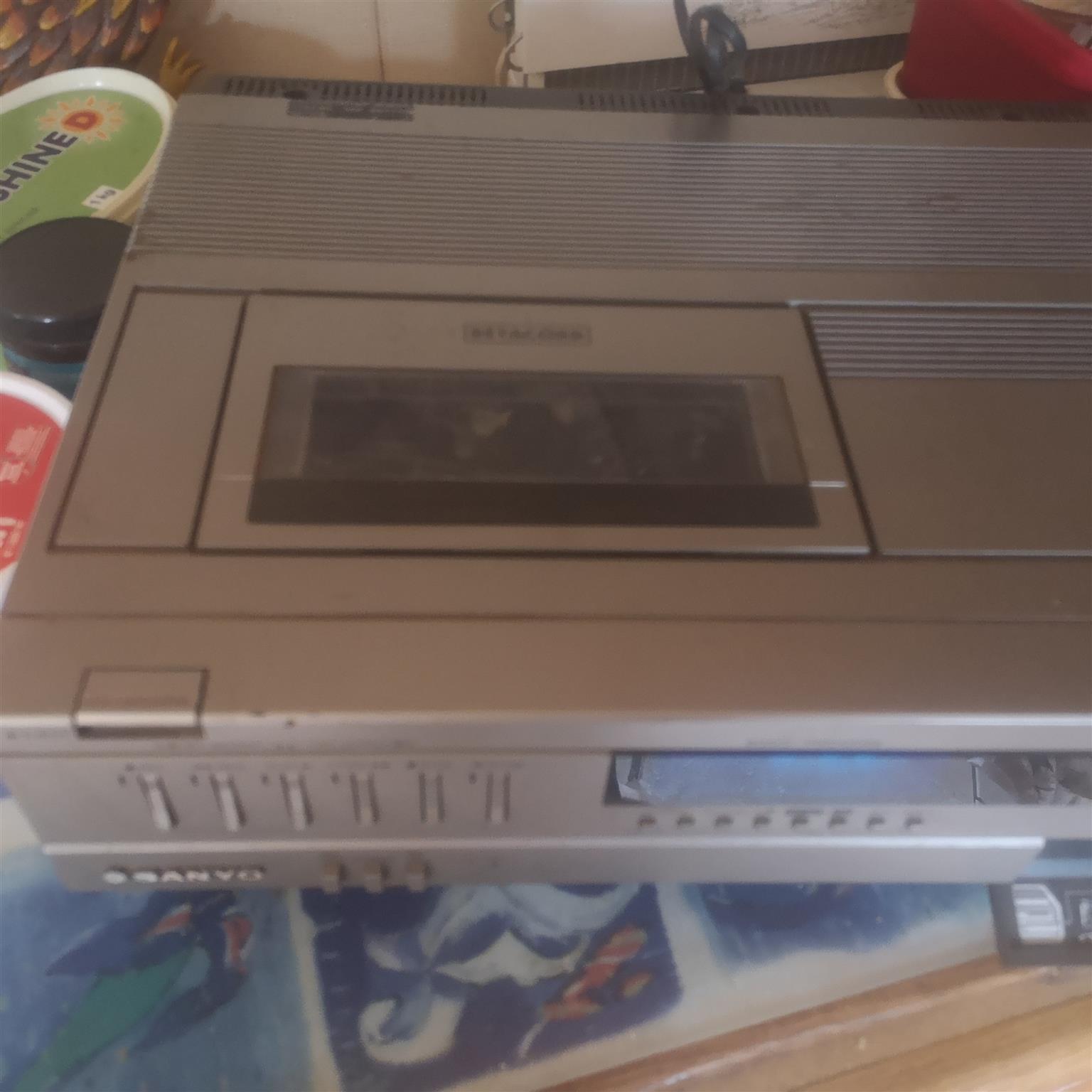 Vintage 1983 Sanyo Betacord Video Casette recorder | Junk Mail