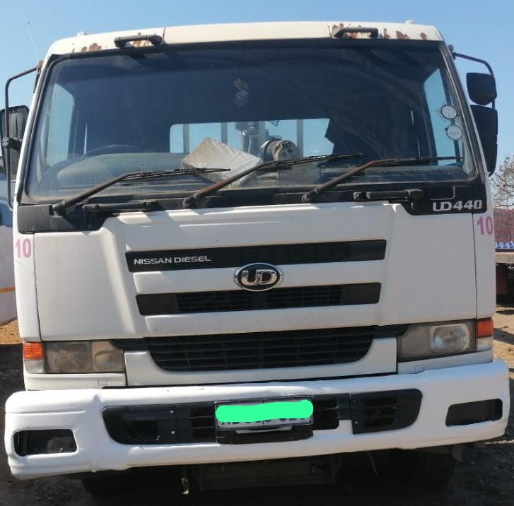 UD 440 Rigid Brick Crane Truck | Junk Mail Marketplace